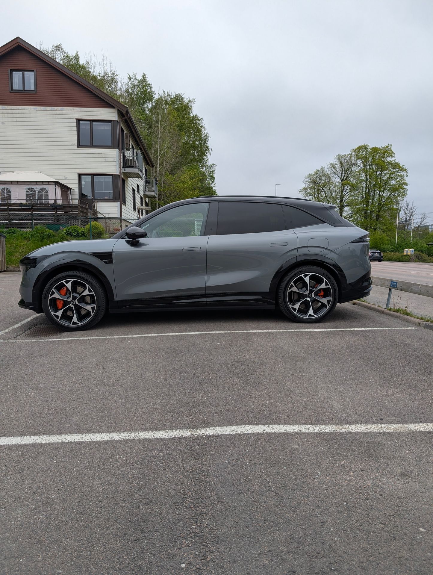 Test av Zeekr 7X: Den snabbast laddande elbilen som säljs i Europa och ...