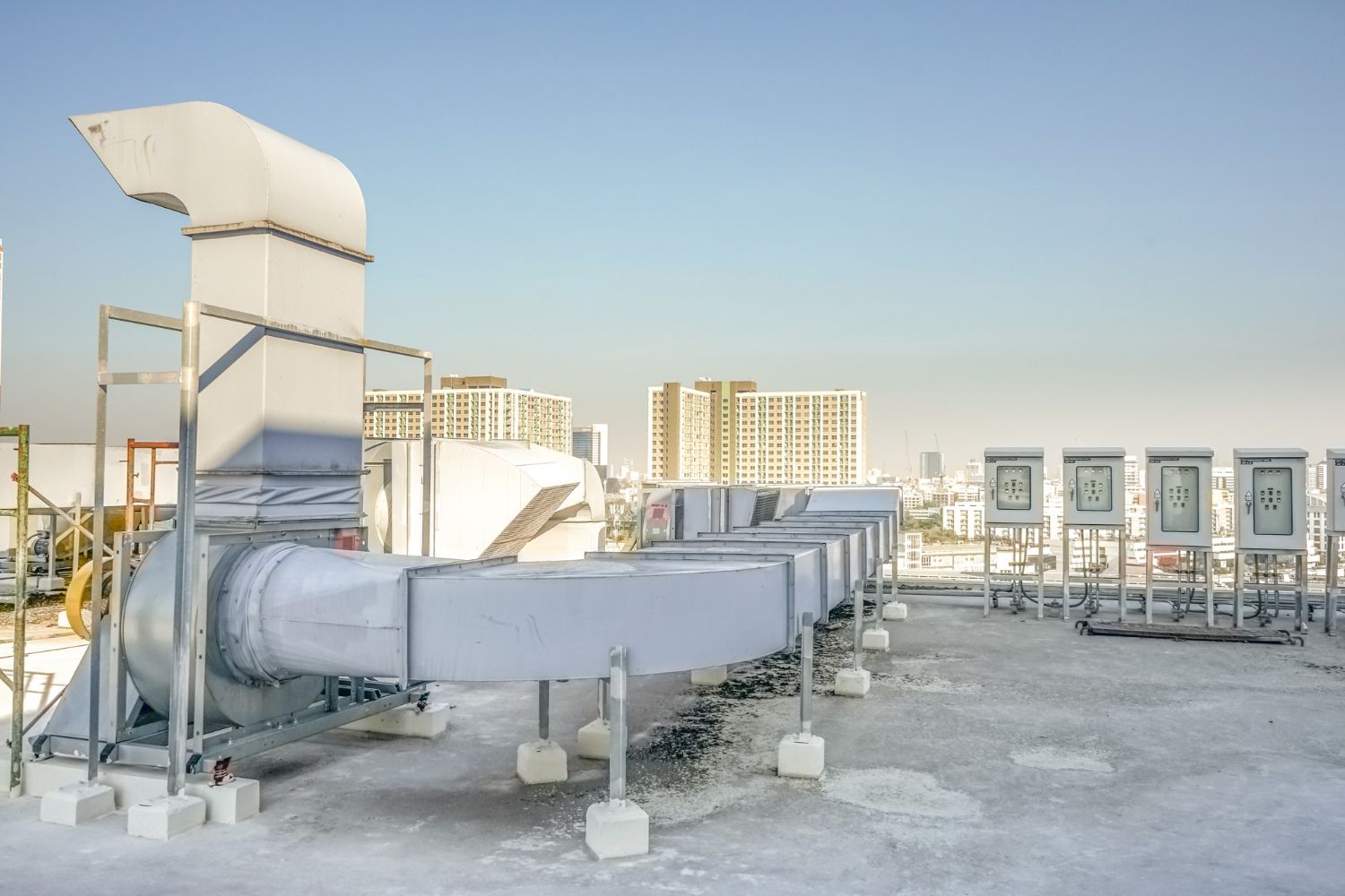 How Cooling Towers and Chillers Keep Buildings Comfortable
