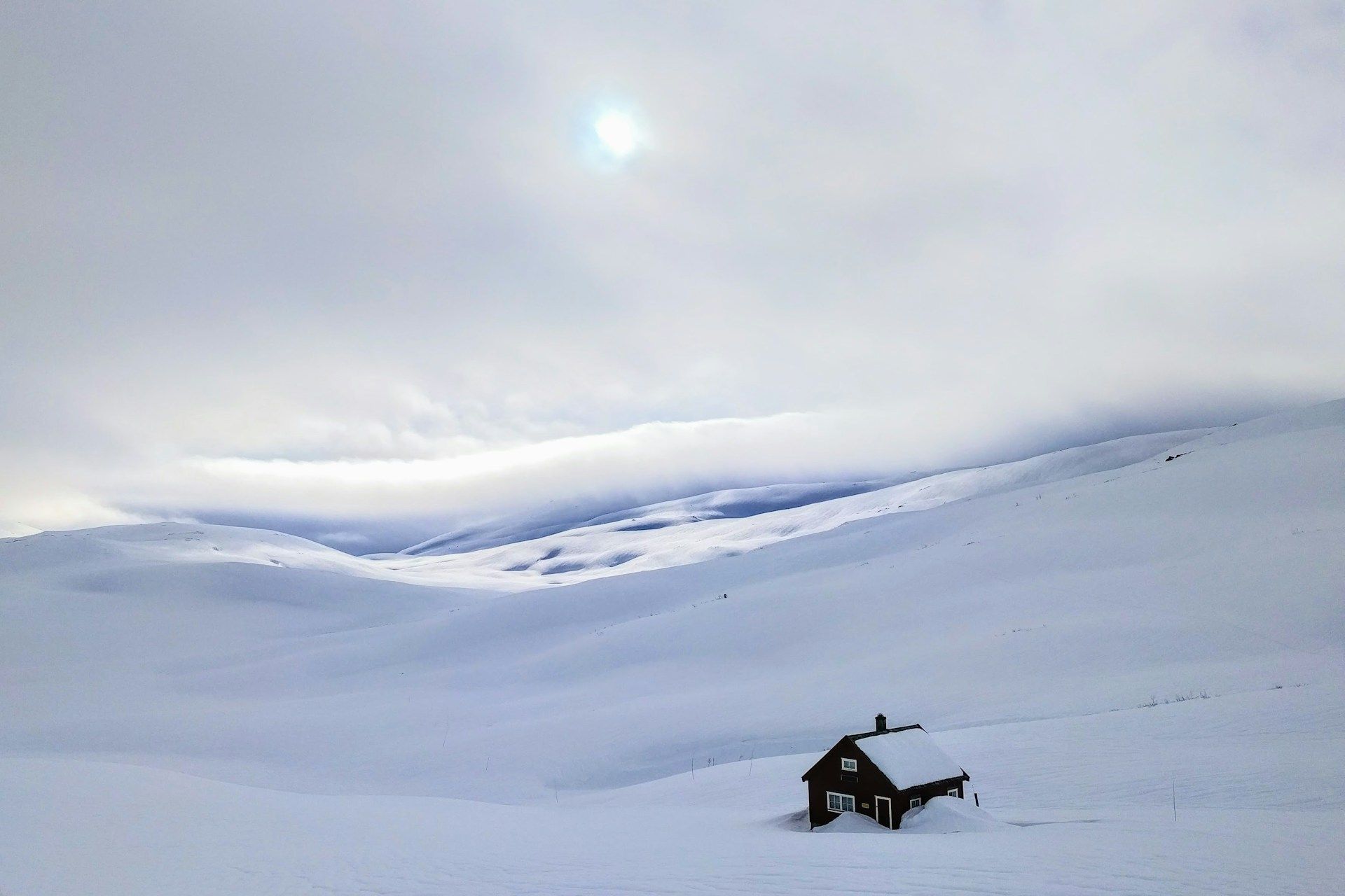 Custom Built Tiny Homes That Handle Cold Winter Conditions