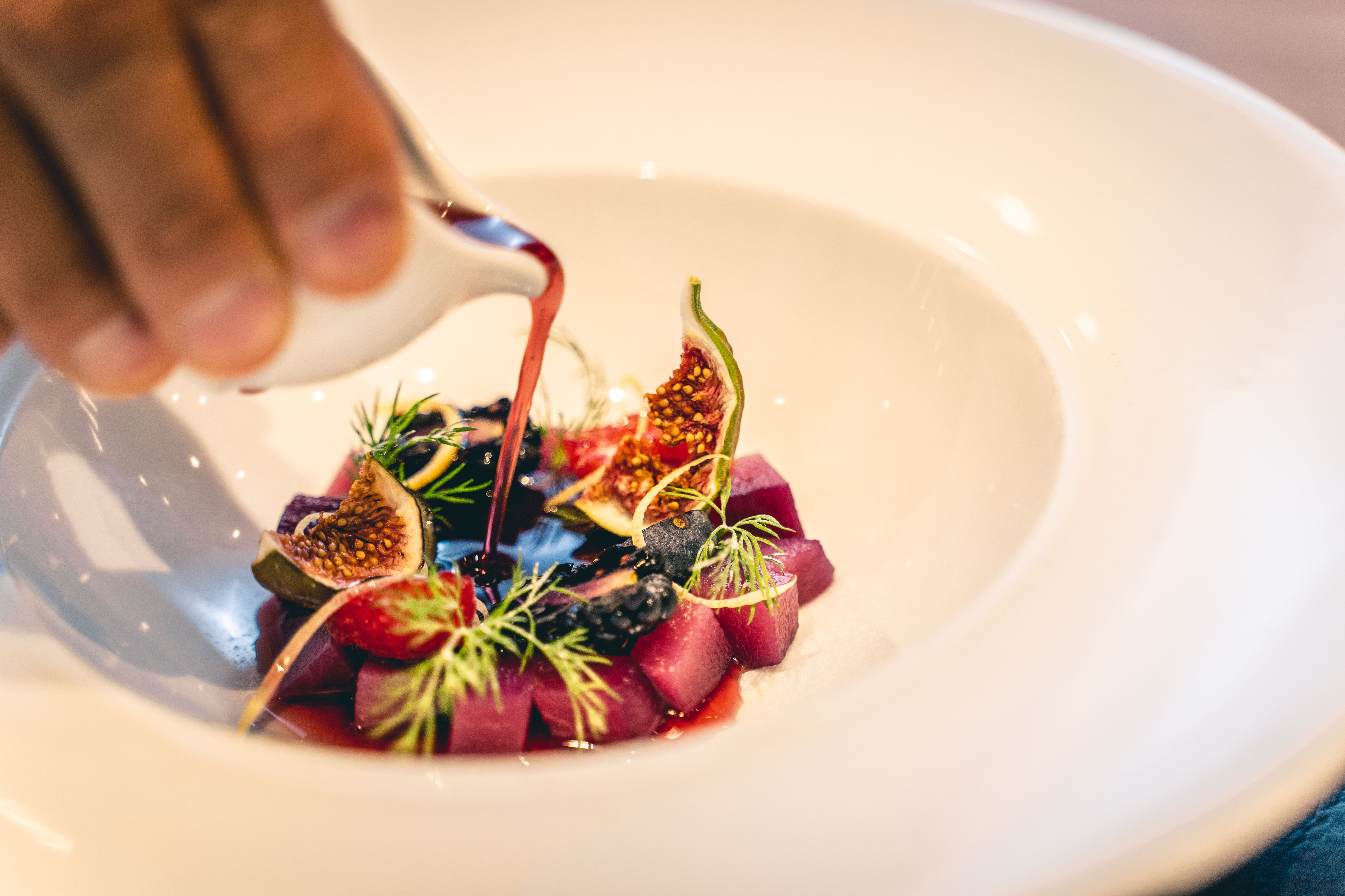 Exploring Molecular Gastronomy: Transforming Ingredients with Science