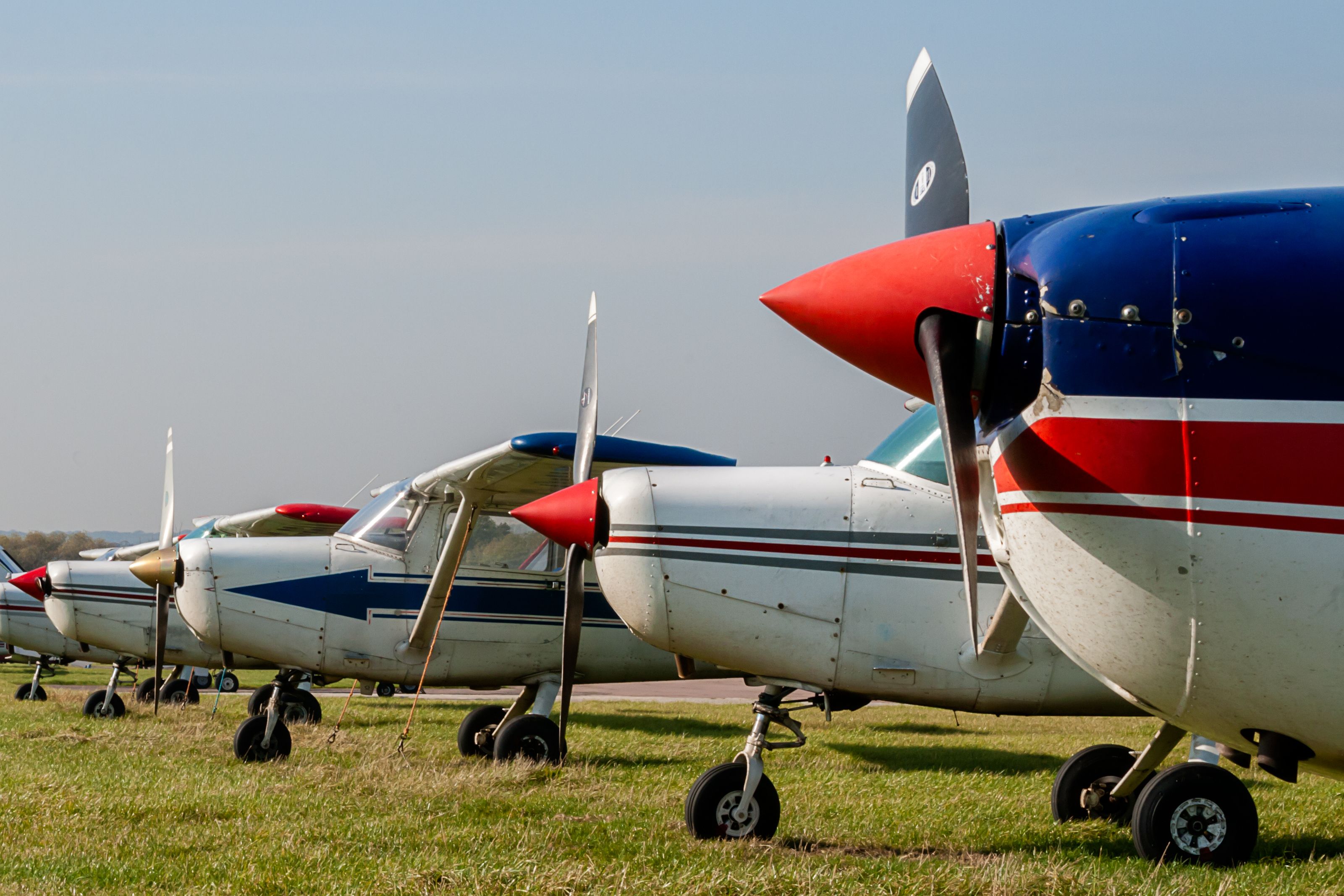 High Wing vs. Low Wing Airplanes: Pros and Cons