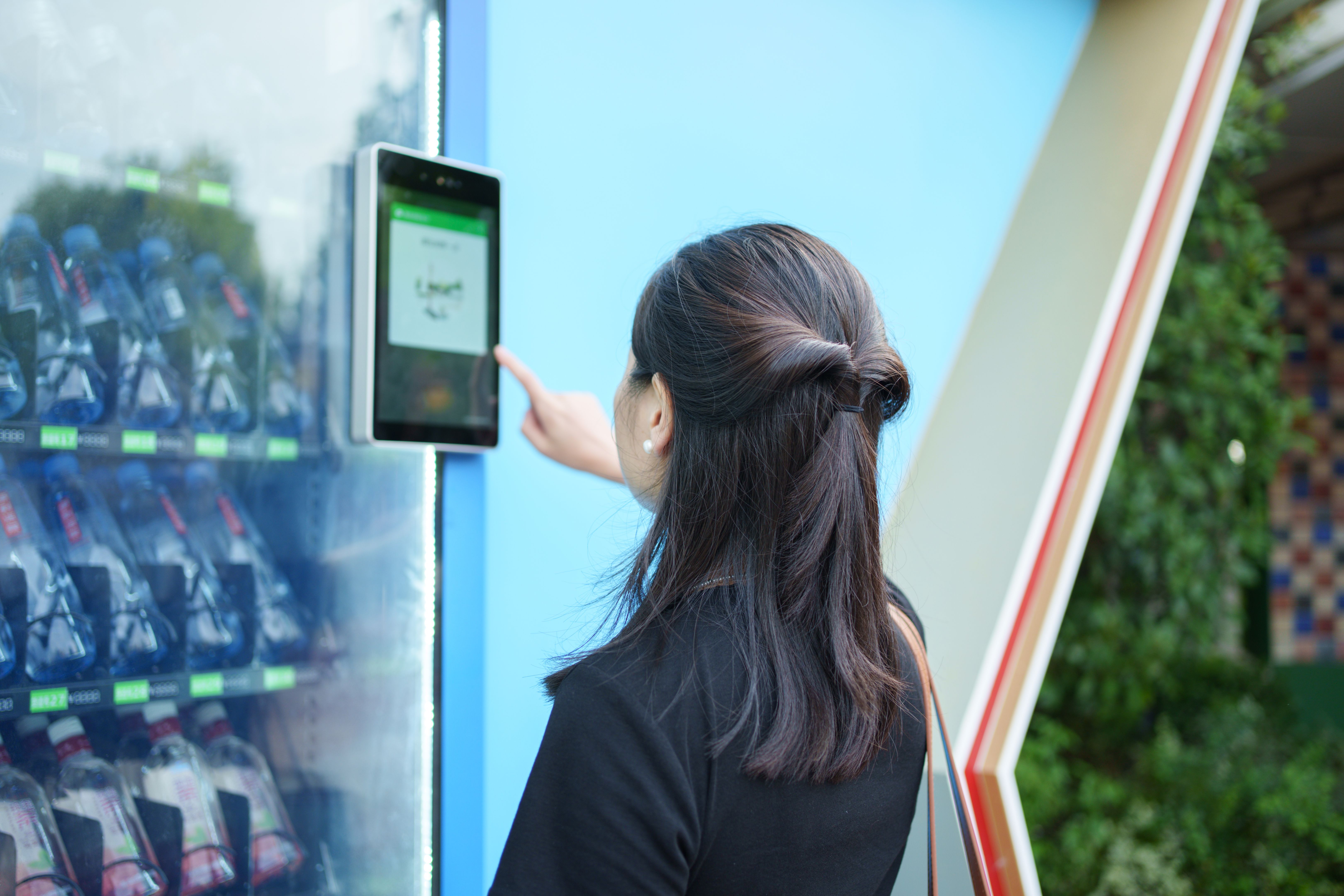 The Impact of Smart Vending Machines on Retail Customer Experience