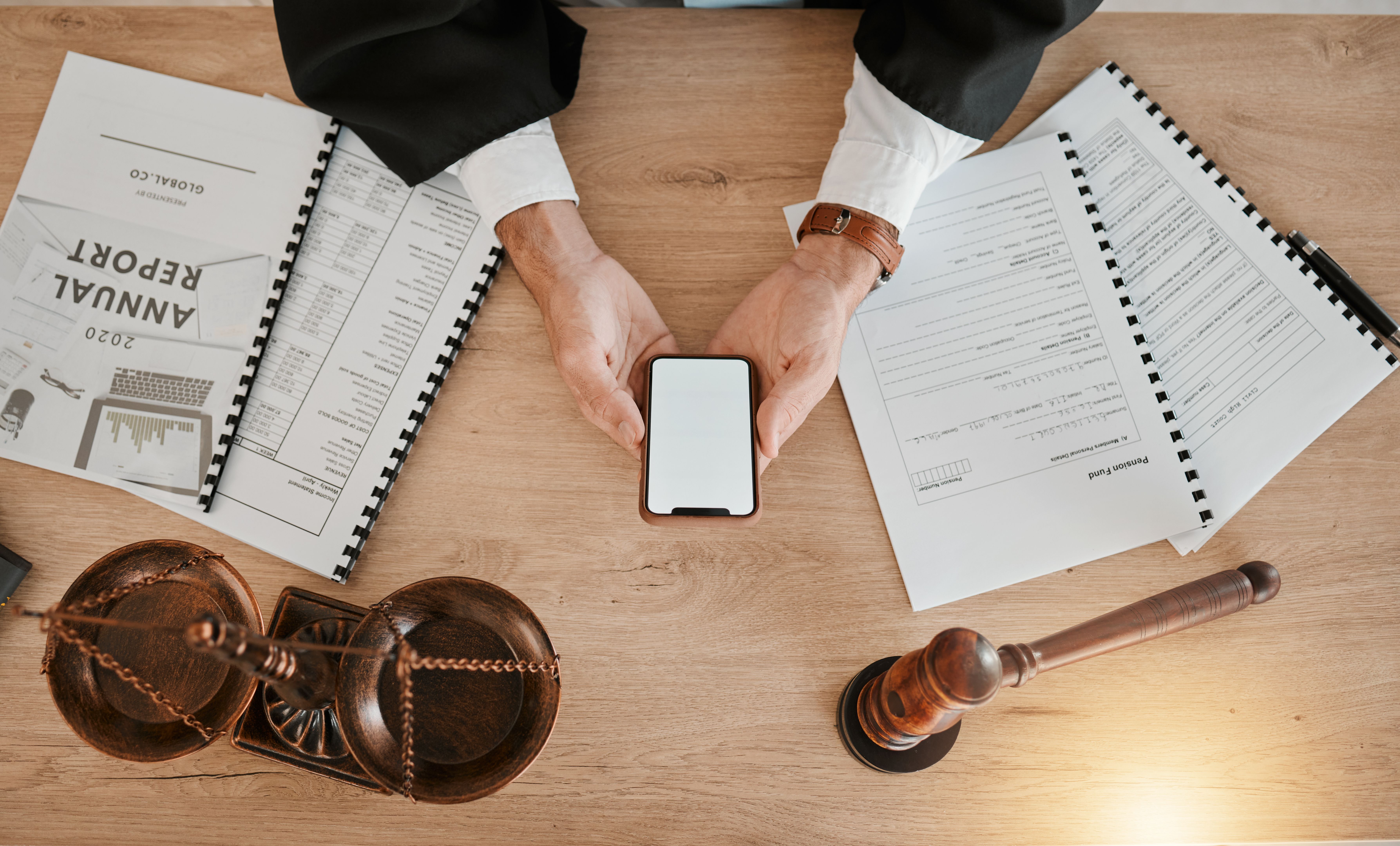 Choosing the Right Notary Service: Mobile vs. Traditional