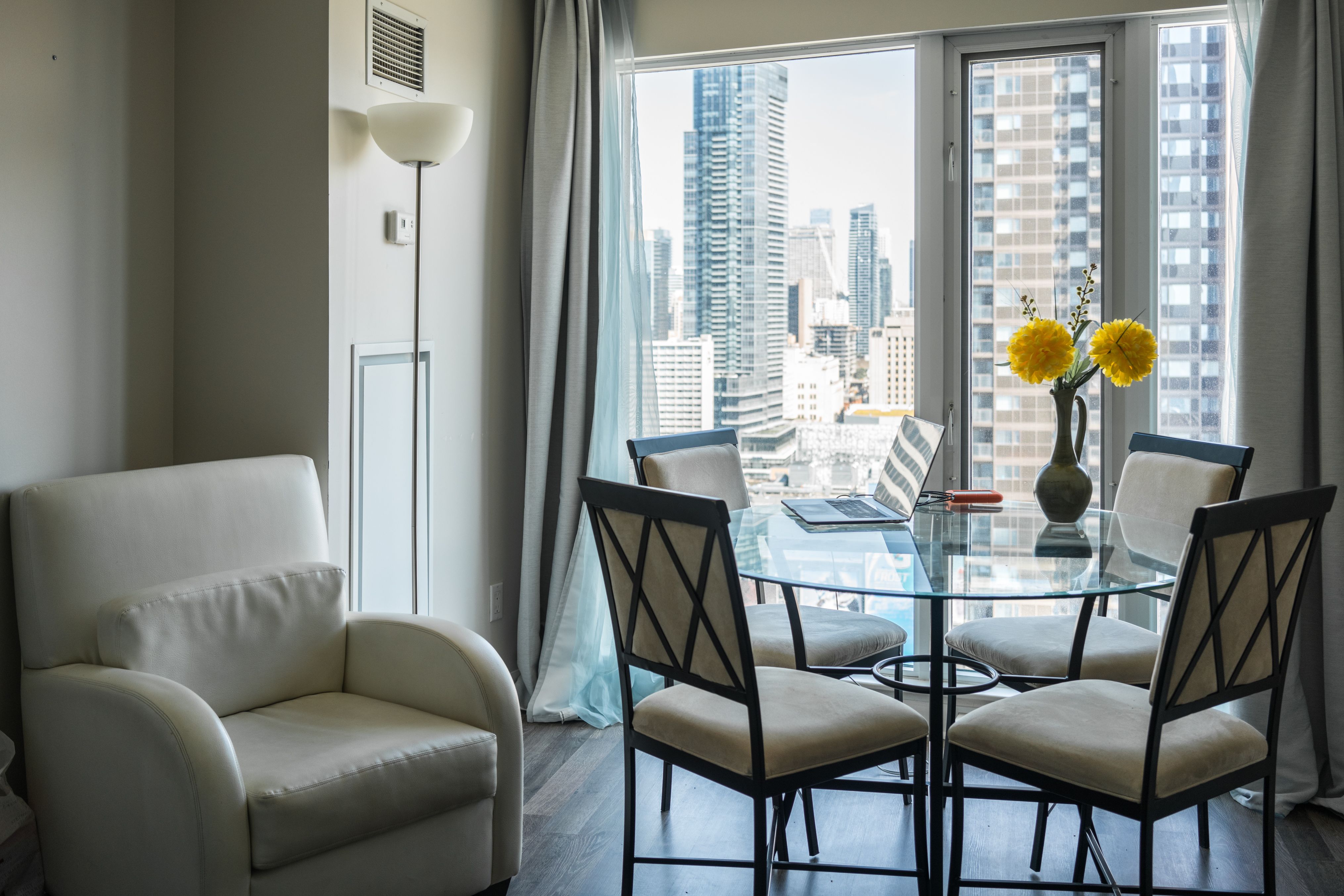 Transforming Small Spaces: Interior Design Tips for Toronto Apartments