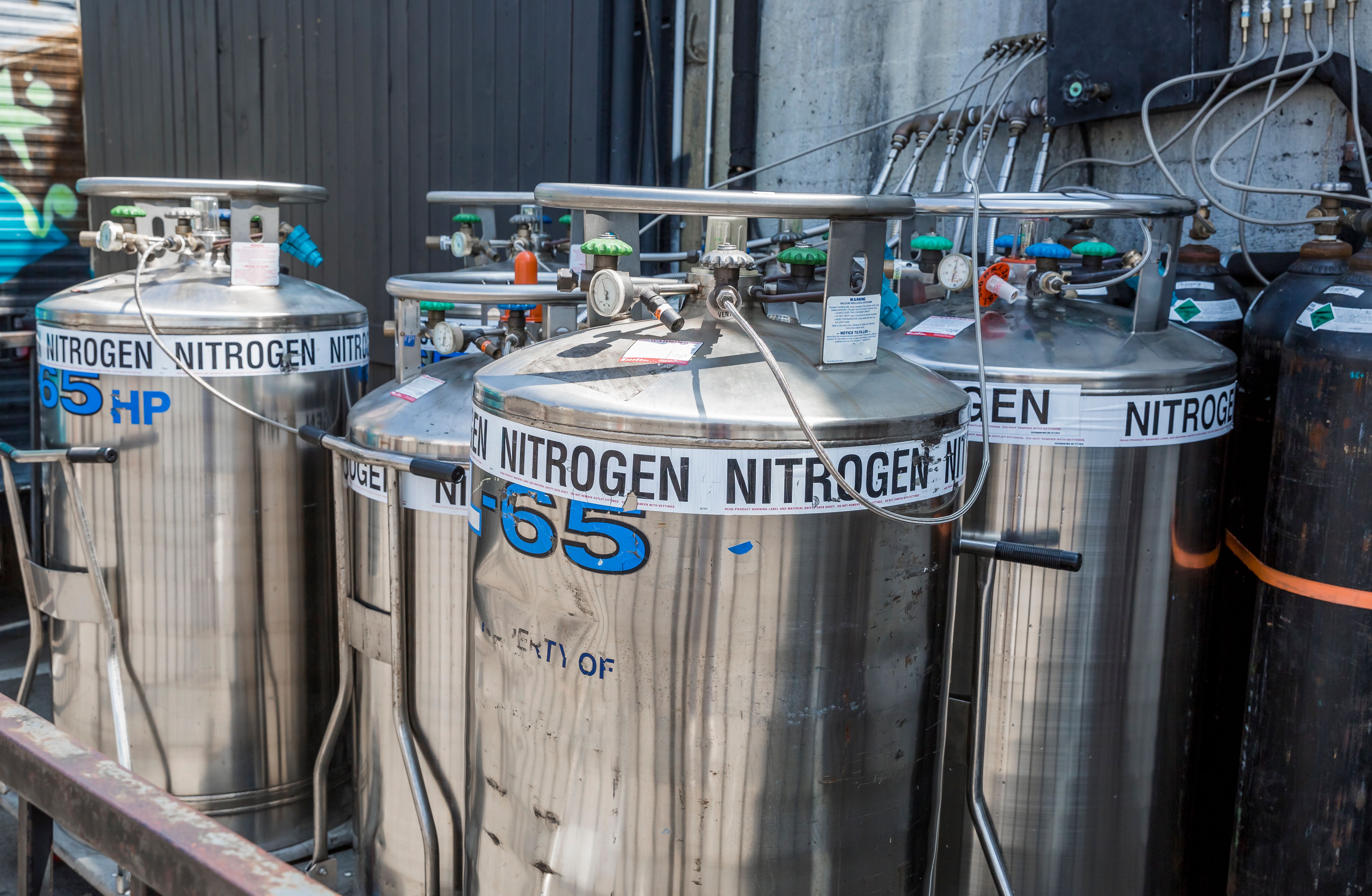 A Comprehensive Comparison: Liquid Nitrogen vs. Compressed Nitrogen