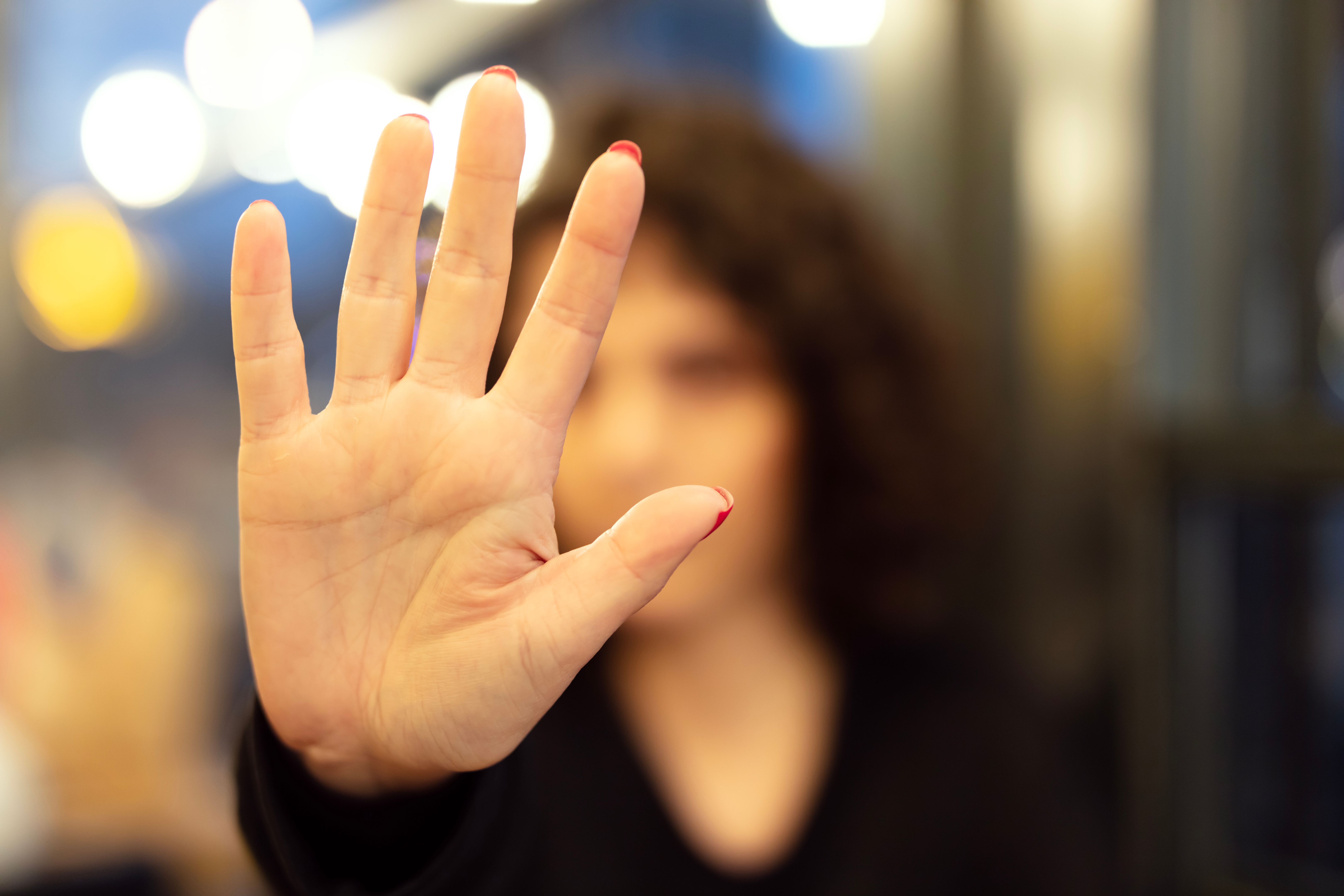 How to Delete Your Fear of Rejection When Approaching Hot Women