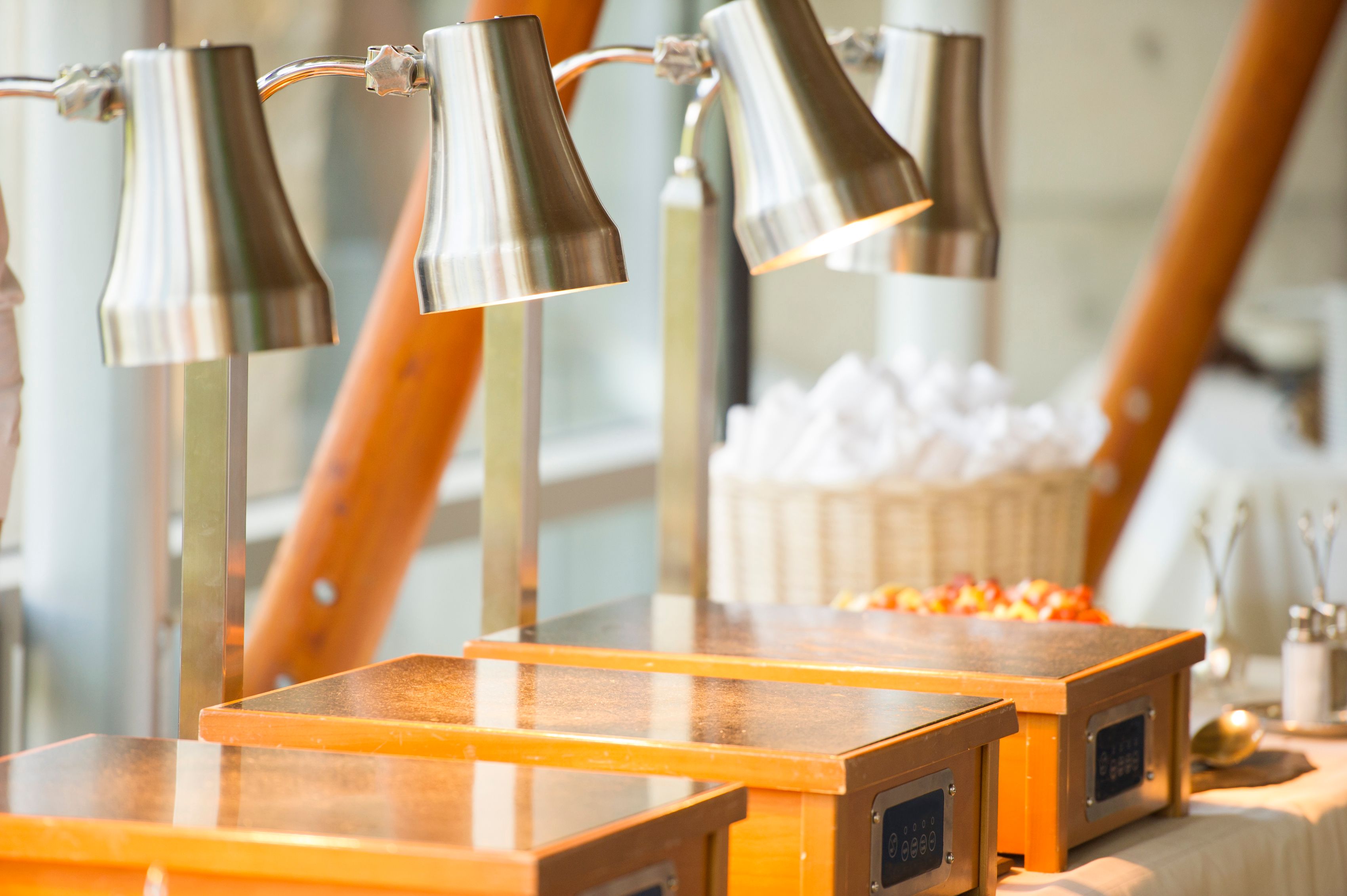 The Essential Guide to Commercial Heat Lamps for Food Service