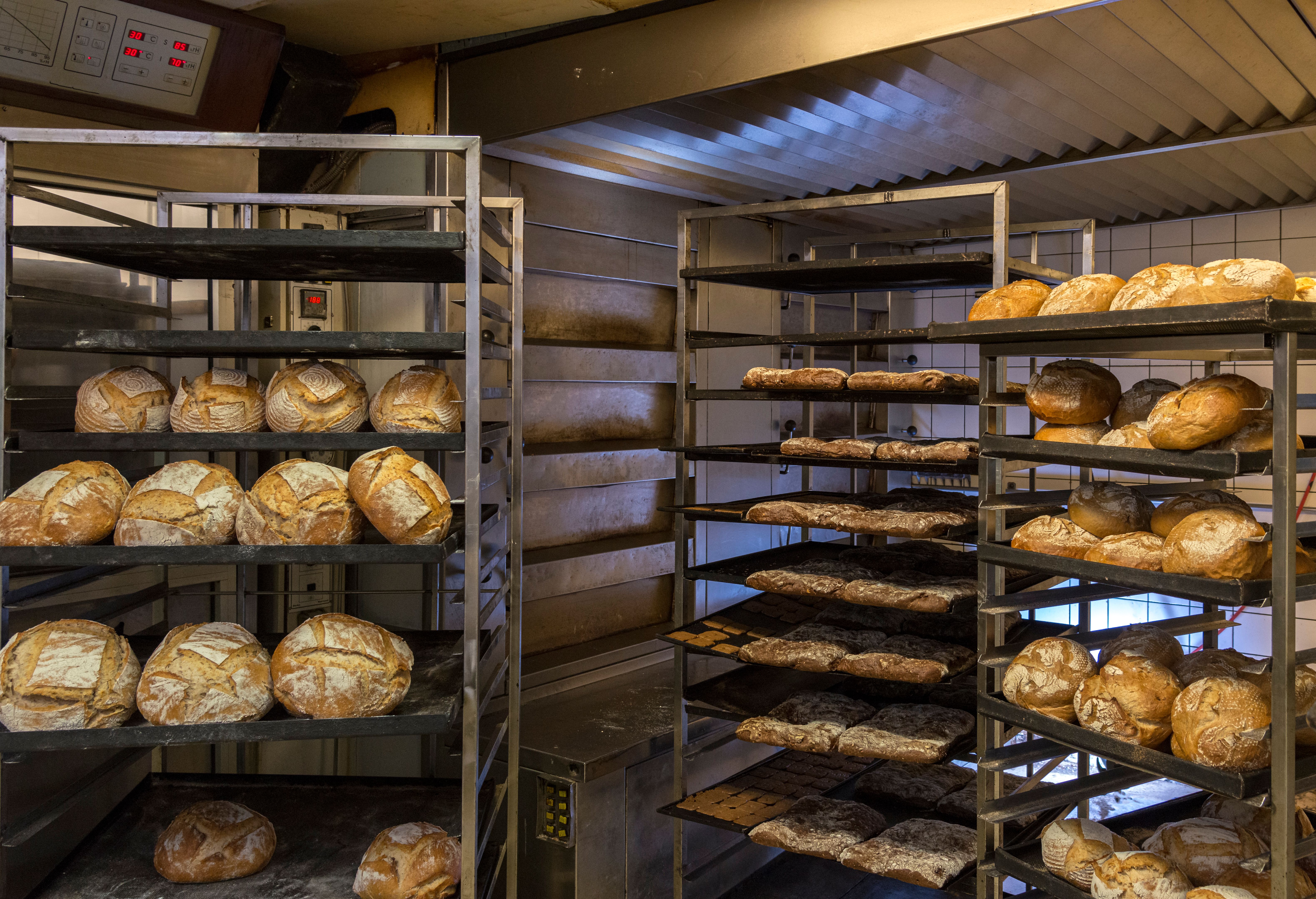 Why Local Bakeries Matter for High Quality Bread