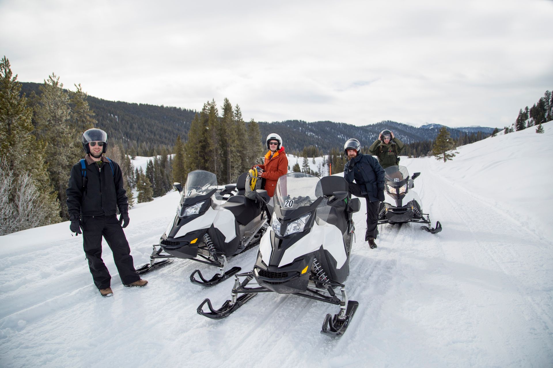 7 Tips for Beginner Snowmobile Enthusiasts