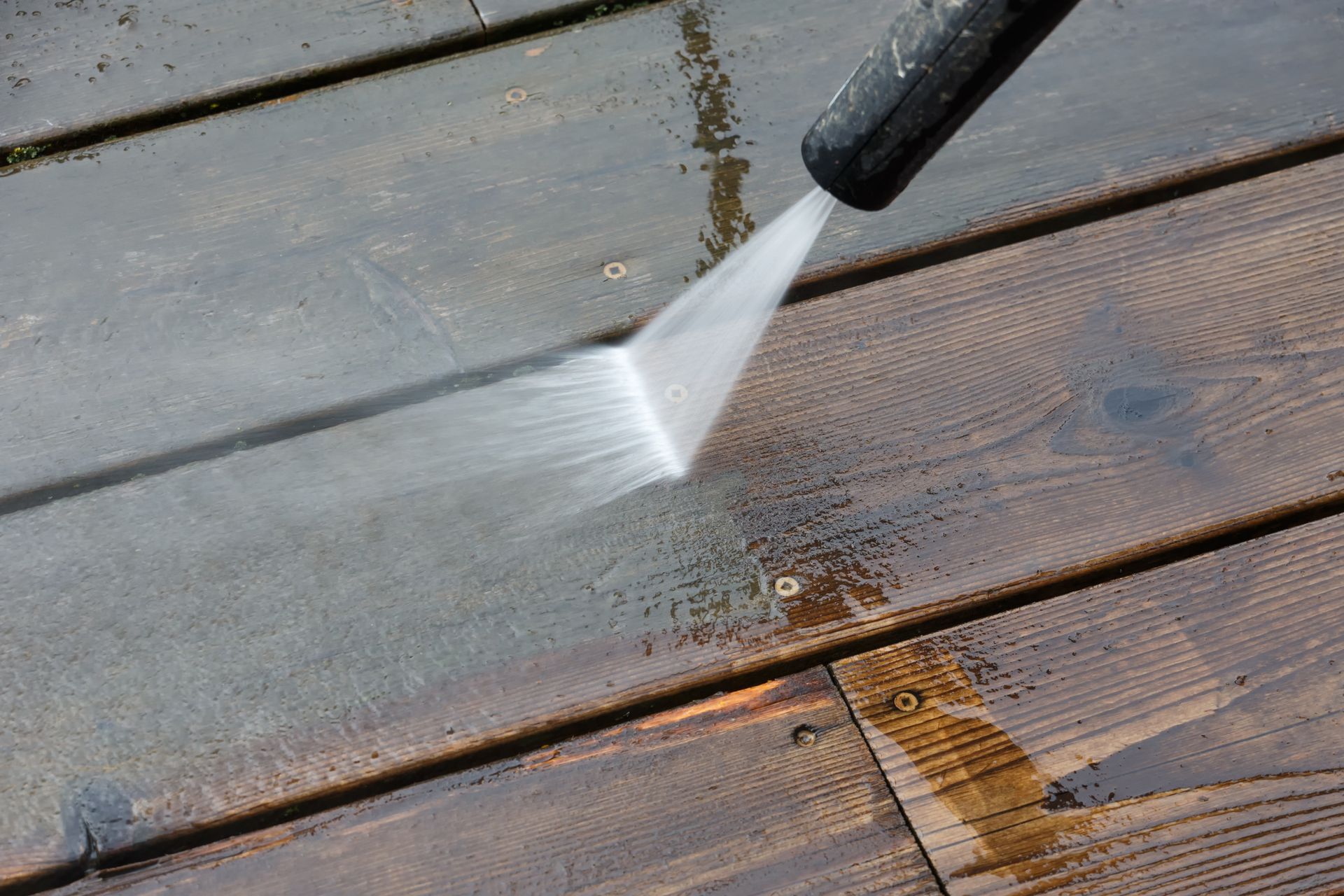 DIY vs Professional Power Washing: What You Need to Know
